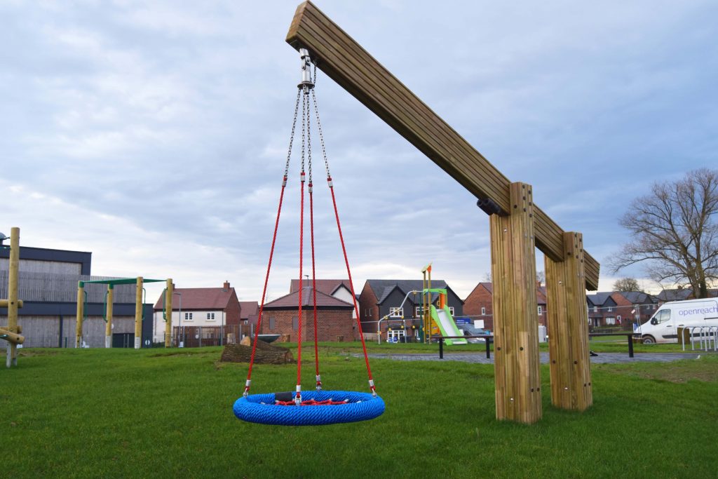 Timber Cantilever Swing – Streetscape Products & Services